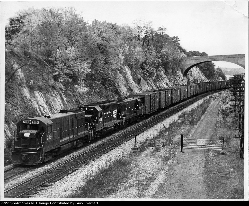 PC U30B #2834 and PC GP40 #3003